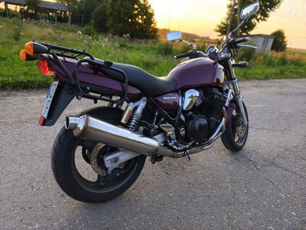 Red Suzuki GSX 1999 in Pasvalys, with an engine capacity of 0.75 L and mileage of 60 thousand km for 1800 €, photo 3 on AUTOMOTO.COM.LV