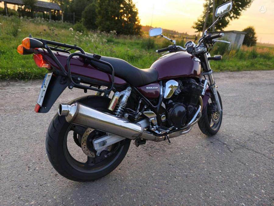 Red Suzuki GSX 1999 in Pasvalys, with an engine capacity of 0.75 L and mileage of 60 thousand km for 1800 €, photo 4 on AUTOMOTO.COM.LV