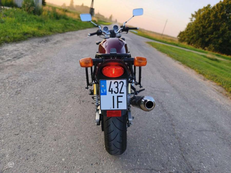 Red Suzuki GSX 1999 in Pasvalys, with an engine capacity of 0.75 L and mileage of 60 thousand km for 1800 €, photo 5 on AUTOMOTO.COM.LV