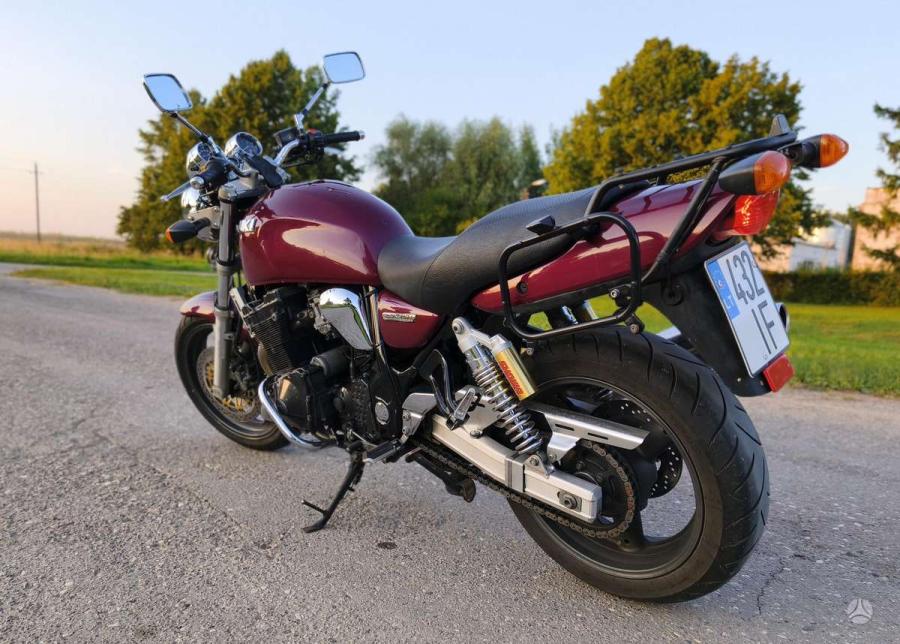 Red Suzuki GSX 1999 in Pasvalys, with an engine capacity of 0.75 L and mileage of 60 thousand km for 1800 €, photo 7 on AUTOMOTO.COM.LV