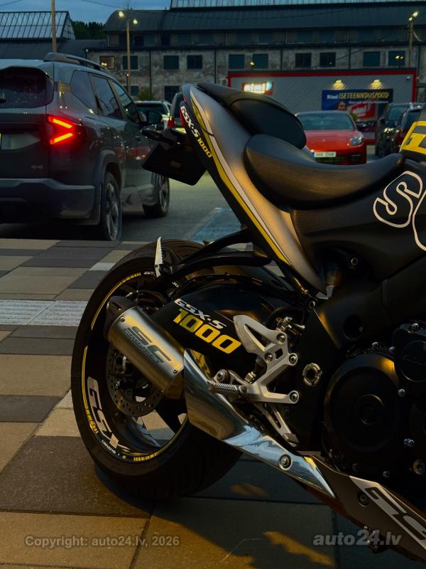 Suzuki GSX-S 1000 2016 Tallina vietnē Melns Suzuki GSX-S 1000 2016 Tallina, ar dzinēja tilpumu 1.00 L un nobraukumu 21 tūkst. km par 6900 €, foto 6 vietnē AUTOMOTO.COM.LV