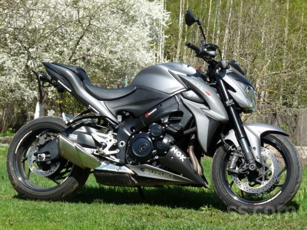 Suzuki GSX-S 1000 2016 in Riga, with an engine capacity of 1.00 L and mileage of 0 thousand km for 6999 €, photo 8 on AUTOMOTO.COM.LV