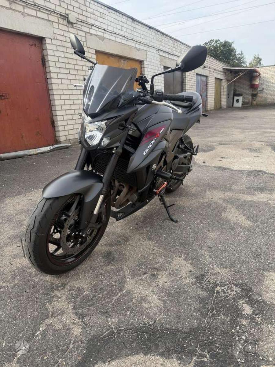 Black Suzuki GSX-S 2017 in Kaunas, with an engine capacity of 0.75 L and mileage of 38 thousand km for 5850 €, photo 5 on AUTOMOTO.COM.LV