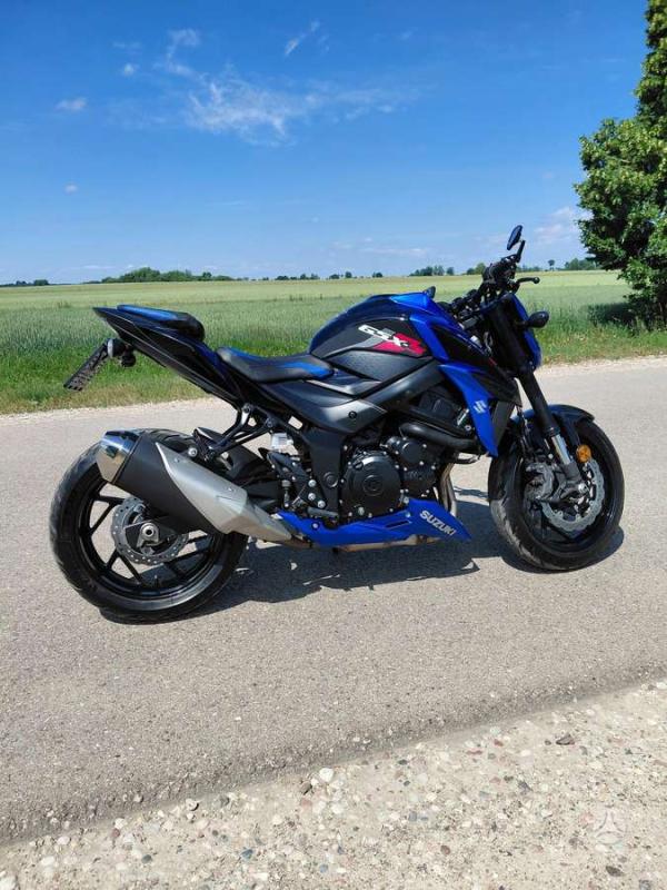 Melns Suzuki GSX-S 2018 Marijampole, ar dzinēja tilpumu 0.75 L un nobraukumu 14 tūkst. km par 5000 €, foto 1 vietnē AUTOMOTO.COM.LV