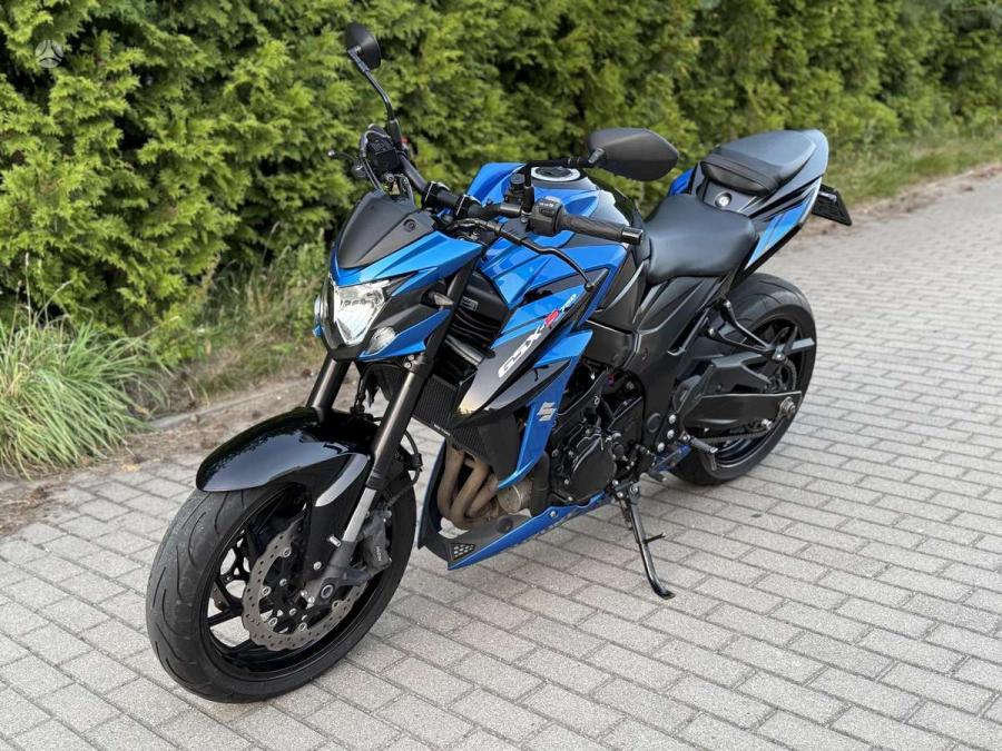 Черный Сузуки GSX-S 2018 в Клайпеда, объемом двигателя 0.75 л и пробегом 28 тыс. км за 5950 €, фото 3 на AUTOMOTO.COM.LV