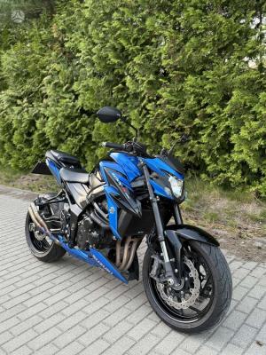 Черный Сузуки GSX-S 2018 в Клайпеда, объемом двигателя 0.75 л и пробегом 28 тыс. км за 5950 €, фото 6 на AUTOMOTO.COM.LV