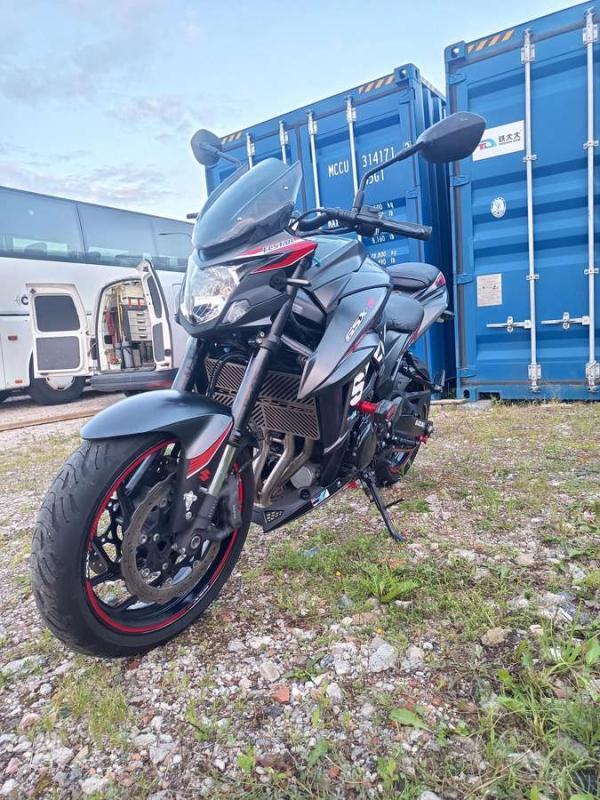 Black Suzuki GSX-S 2019 in Kaunas, with an engine capacity of 0.75 L and mileage of 60 thousand km for 4350 €, photo 4 on AUTOMOTO.COM.LV