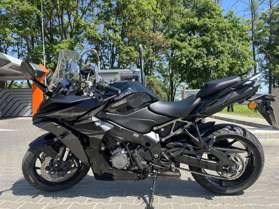 Black Suzuki GSX-S 2022 in Vilnius, with an engine capacity of 1.00 L and mileage of 19 thousand km for 9499 €, photo 1 on AUTOMOTO.COM.LV