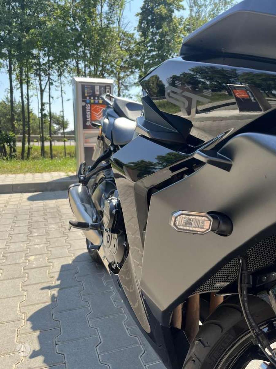 Black Suzuki GSX-S 2022 in Vilnius, with an engine capacity of 1.00 L and mileage of 19 thousand km for 9499 €, photo 5 on AUTOMOTO.COM.LV