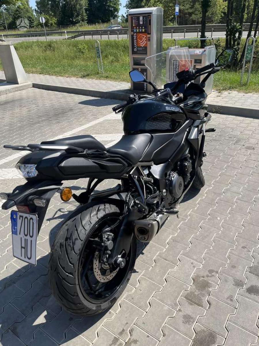 Black Suzuki GSX-S 2022 in Vilnius, with an engine capacity of 1.00 L and mileage of 19 thousand km for 9499 €, photo 15 on AUTOMOTO.COM.LV