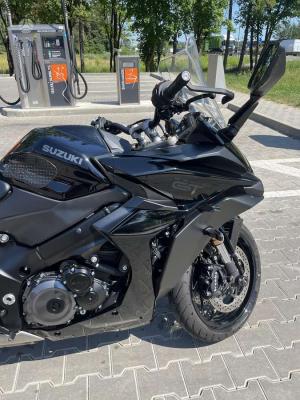 Black Suzuki GSX-S 2022 in Vilnius, with an engine capacity of 1.00 L and mileage of 19 thousand km for 9499 €, photo 17 on AUTOMOTO.COM.LV