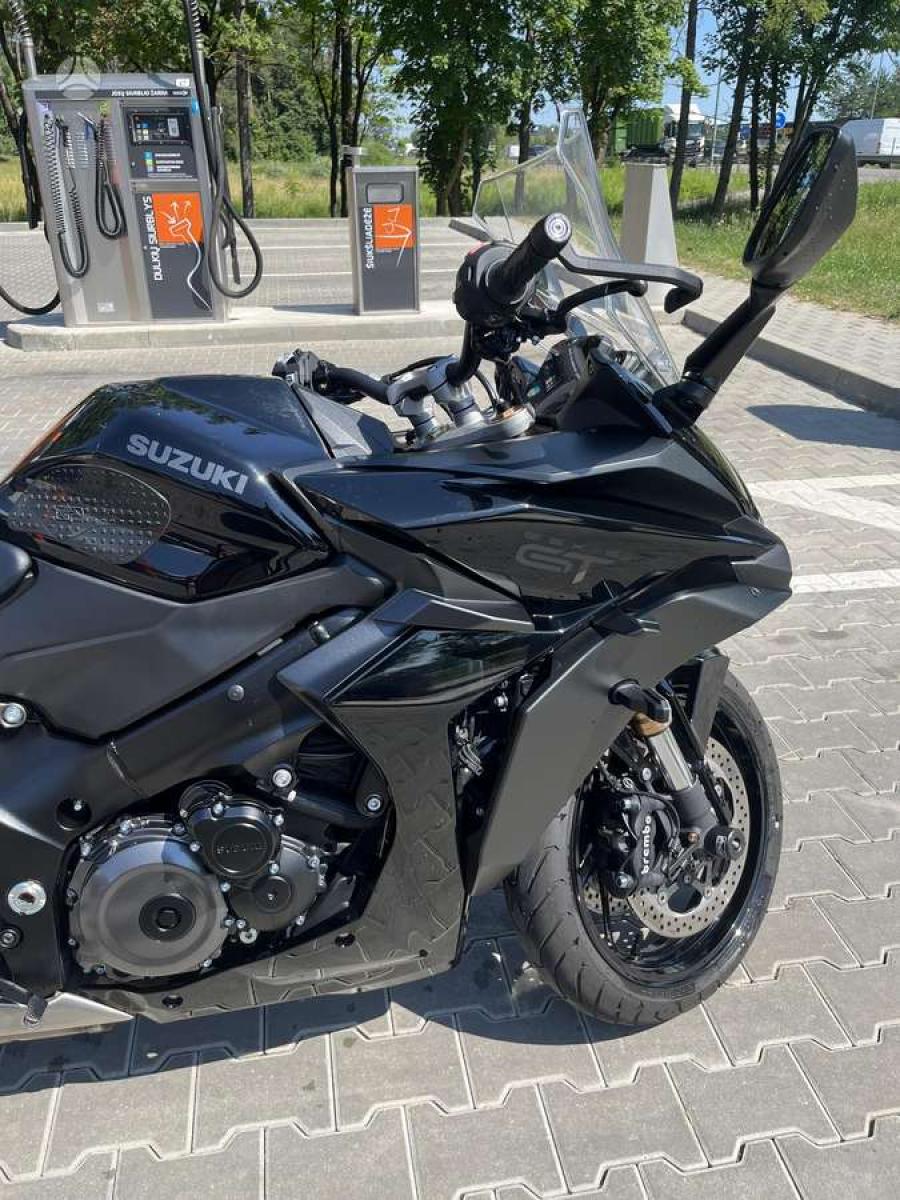 Black Suzuki GSX-S 2022 in Vilnius, with an engine capacity of 1.00 L and mileage of 19 thousand km for 9499 €, photo 17 on AUTOMOTO.COM.LV