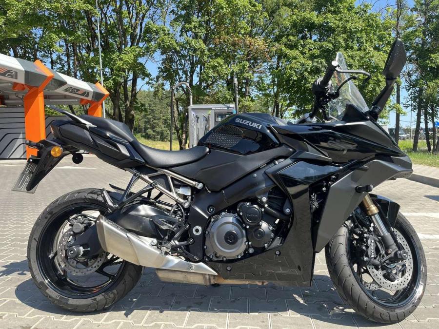 Black Suzuki GSX-S 2022 in Vilnius, with an engine capacity of 1.00 L and mileage of 19 thousand km for 9499 €, photo 19 on AUTOMOTO.COM.LV