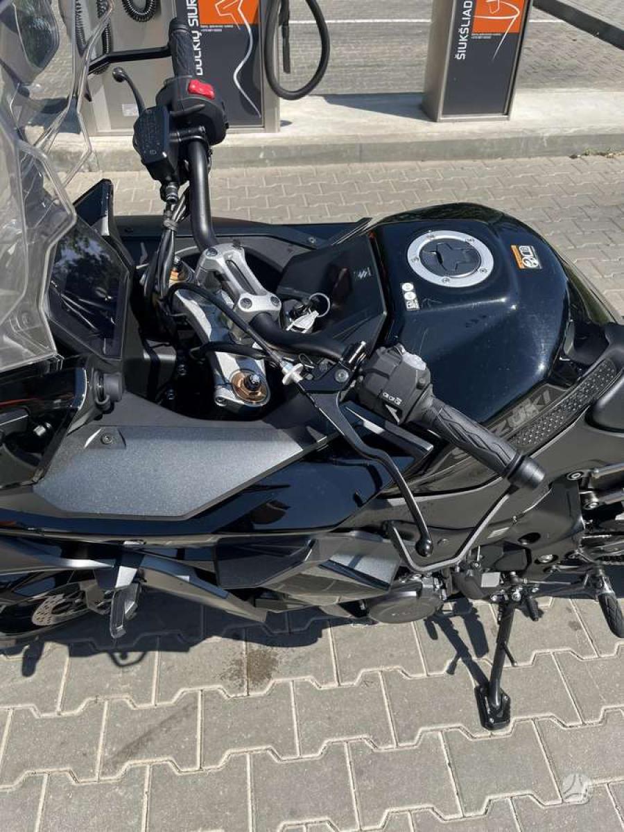 Black Suzuki GSX-S 2022 in Vilnius, with an engine capacity of 1.00 L and mileage of 19 thousand km for 9499 €, photo 21 on AUTOMOTO.COM.LV