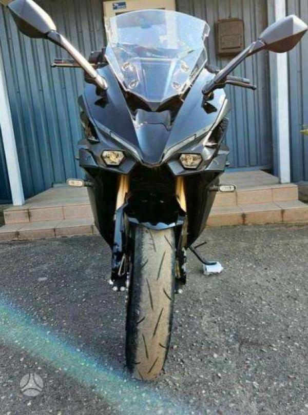Black Suzuki GSX-S 2022 in Jurbarkas, with an engine capacity of 1.00 L and mileage of 3 thousand km for 11700 €, photo 6 on AUTOMOTO.COM.LV