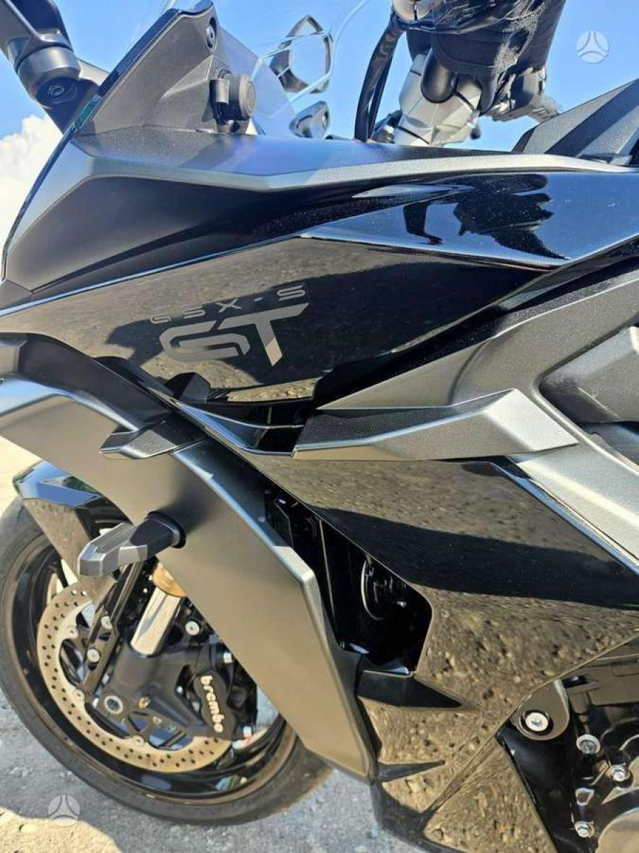 Black Suzuki GSX-S 2022 in Jurbarkas, with an engine capacity of 1.00 L and mileage of 3 thousand km for 11700 €, photo 8 on AUTOMOTO.COM.LV
