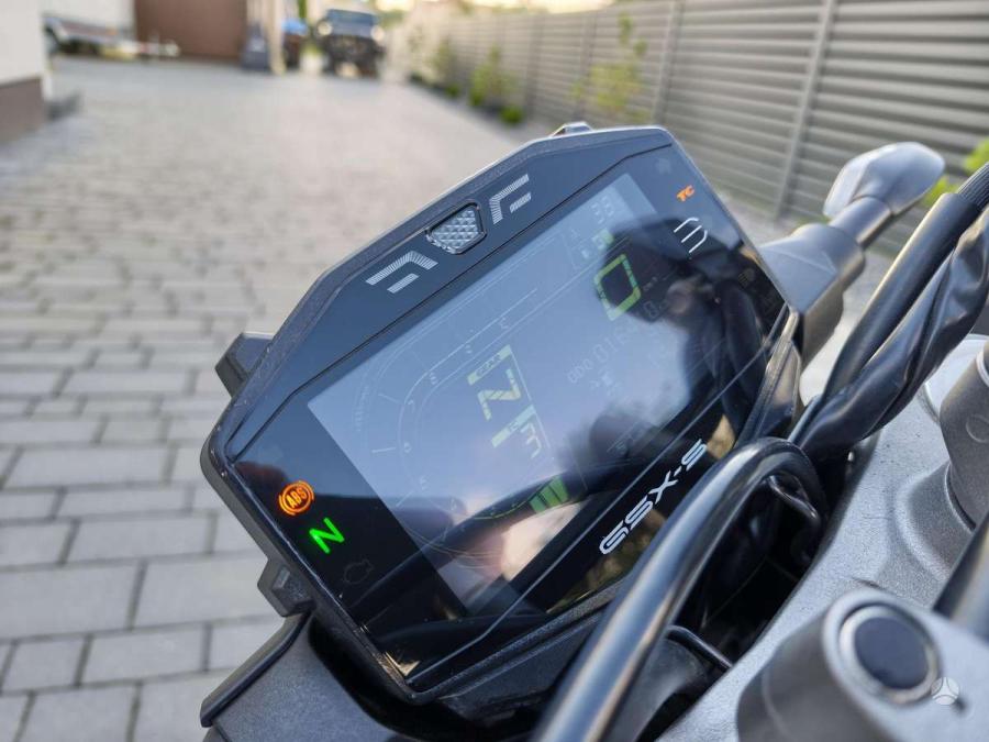 Черный Сузуки GSX-S 2023 в Шакяй, объемом двигателя 1.00 л и пробегом 16 тыс. км за 7850 €, фото 7 на AUTOMOTO.COM.LV