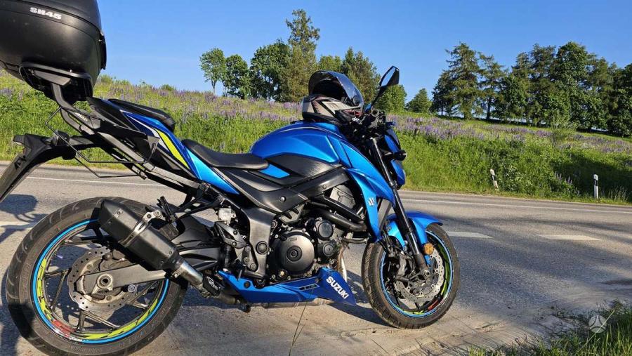 Zils Suzuki GSX-S 2019 Viļņa, ar dzinēja tilpumu 0.75 L un nobraukumu 56 tūkst. km par 6200 €, foto 1 vietnē AUTOMOTO.COM.LV