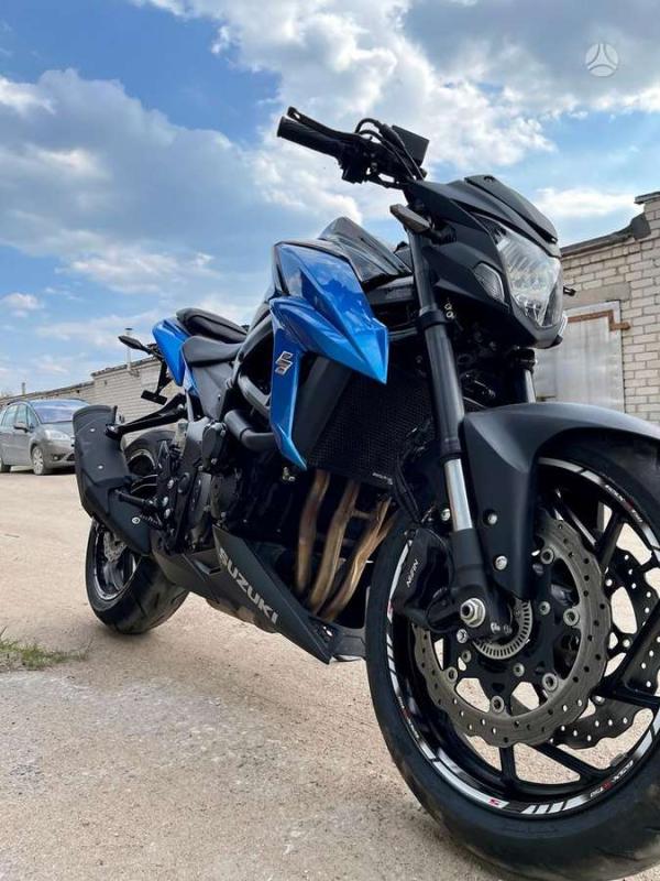 Blue Suzuki GSX-S 2020 in Taurage, with an engine capacity of 0.75 L and mileage of 14 thousand km for 6200 €, photo 3 on AUTOMOTO.COM.LV