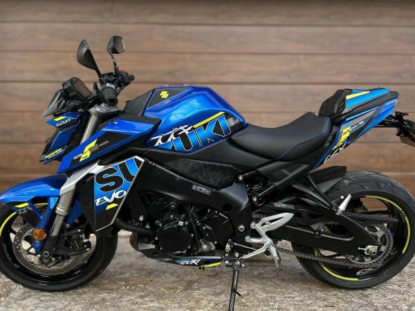 Zils Suzuki GSX-S 2025 Telšiai, ar dzinēja tilpumu 1.00 L un nobraukumu 5 tūkst. km par 7900 €, foto 1 vietnē AUTOMOTO.COM.LV