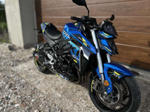 Zils Suzuki GSX-S 2025 Telšiai, ar dzinēja tilpumu 1.00 L un nobraukumu 5 tūkst. km par 7900 €, foto 4 vietnē AUTOMOTO.COM.LV