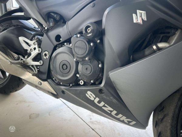 Grey Suzuki GSX-S 2018 in Radviliskis, with an engine capacity of 1.00 L and mileage of 7 thousand km for 3450 €, photo 9 on AUTOMOTO.COM.LV