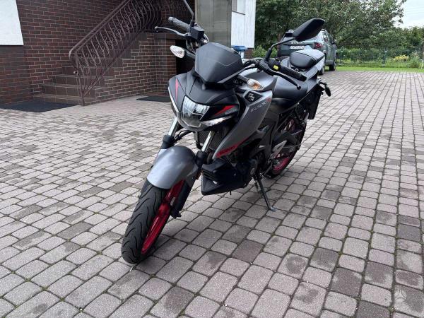 Pelēks Suzuki GSX-S 2020 Gargždai, ar dzinēja tilpumu 0.13 L un nobraukumu 18 tūkst. km par 2599 €, foto 2 vietnē AUTOMOTO.COM.LV