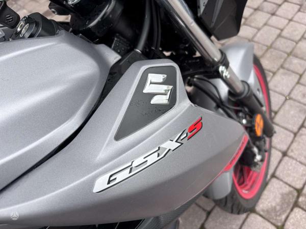 Pelēks Suzuki GSX-S 2020 Gargždai, ar dzinēja tilpumu 0.13 L un nobraukumu 18 tūkst. km par 2599 €, foto 6 vietnē AUTOMOTO.COM.LV