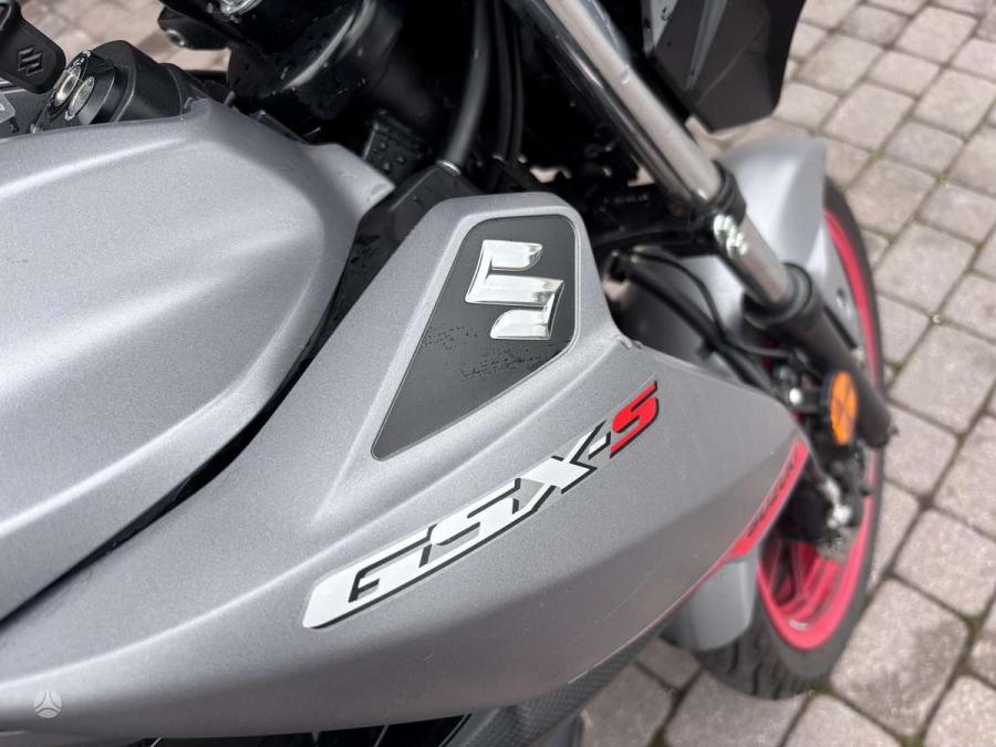 Pelēks Suzuki GSX-S 2020 Gargždai, ar dzinēja tilpumu 0.13 L un nobraukumu 18 tūkst. km par 2599 €, foto 7 vietnē AUTOMOTO.COM.LV