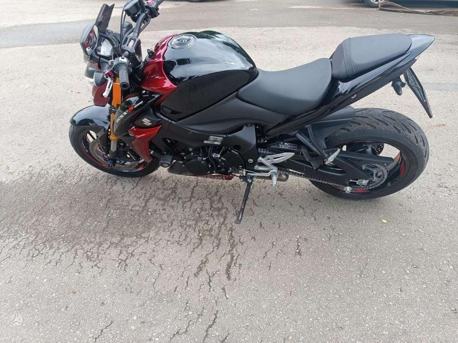 Сузуки GSX-S 2015 в Ионава, объемом двигателя 1.00 л и пробегом 21 тыс. км за 6800 €, фото 4 на AUTOMOTO.COM.LV