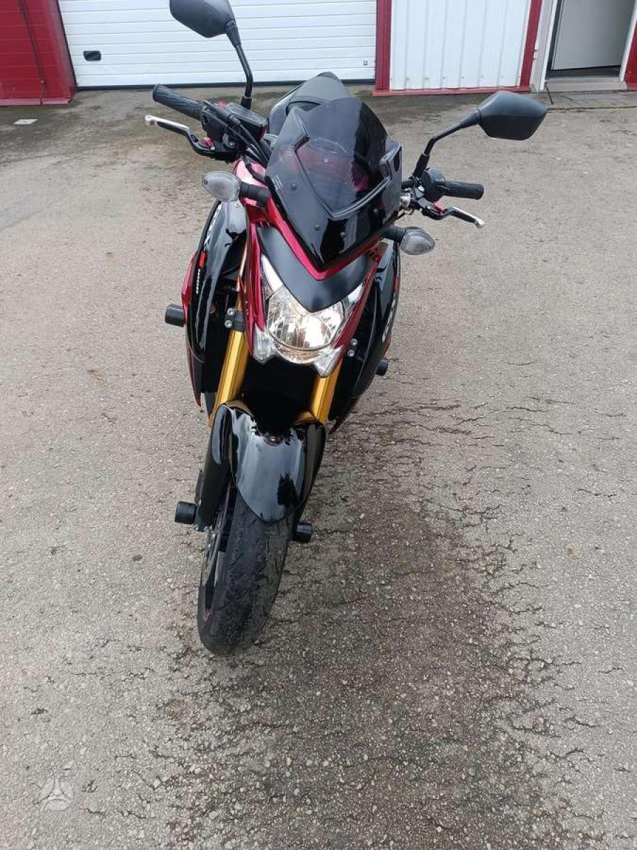 Сузуки GSX-S 2015 в Ионава, объемом двигателя 1.00 л и пробегом 21 тыс. км за 6800 €, фото 9 на AUTOMOTO.COM.LV