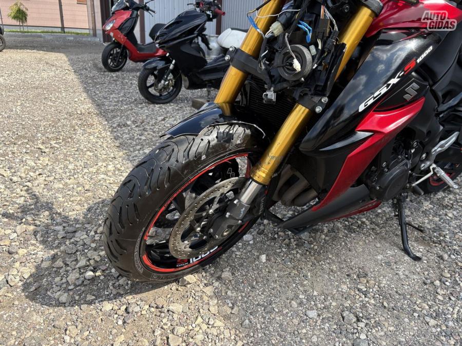 Suzuki GSX-S 2015 in Kelme, with an engine capacity of 1.00 L and mileage of 0 thousand km for 2730 €, photo 9 on AUTOMOTO.COM.LV