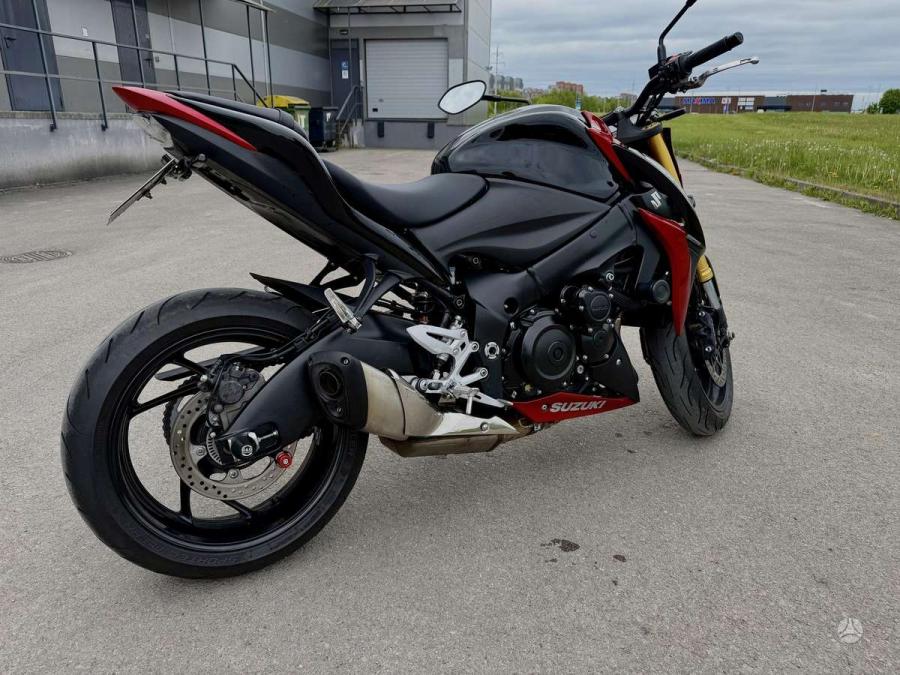 Сузуки GSX-S 2016 в Шяуляй, объемом двигателя 1.00 л и пробегом 32 тыс. км за 6800 €, фото 7 на AUTOMOTO.COM.LV