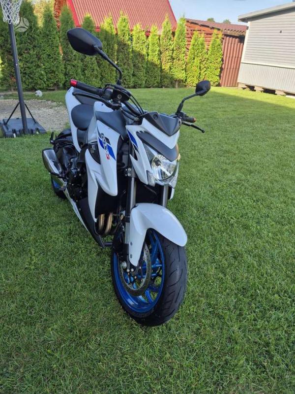 Suzuki GSX-S 2020 in Kursenai, with an engine capacity of 1.00 L and mileage of 7 thousand km for 6666 €, photo 3 on AUTOMOTO.COM.LV
