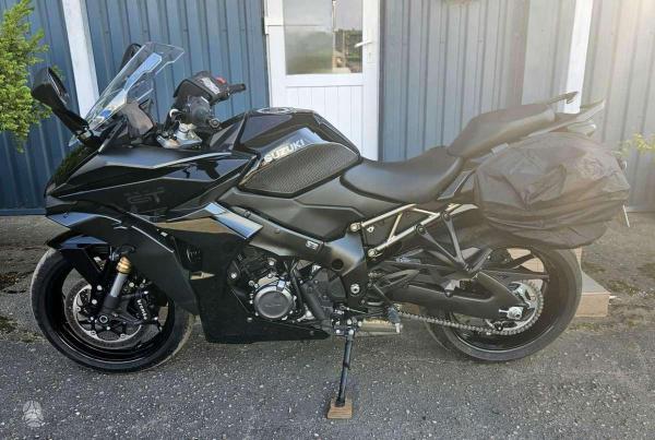 Suzuki GSX-S 2022 in Jurbarkas, with an engine capacity of 1.00 L and mileage of 3 thousand km for 11400 €, photo 1 on AUTOMOTO.COM.LV