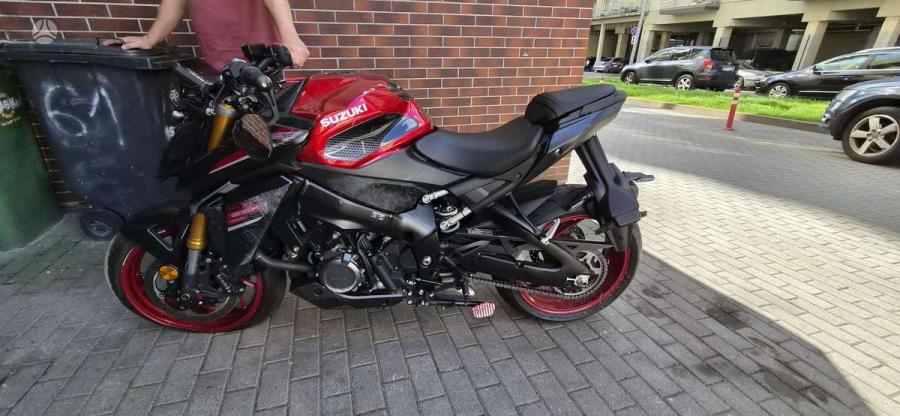 Red Suzuki GSX-S 2026 in Vilnius, with an engine capacity of 1.00 L and mileage of 1 thousand km for 3999 €, photo 5 on AUTOMOTO.COM.LV