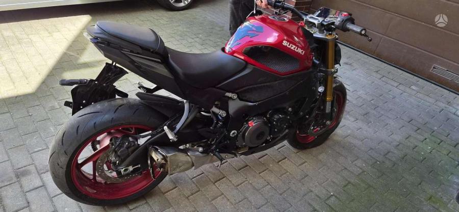 Red Suzuki GSX-S 2026 in Vilnius, with an engine capacity of 1.00 L and mileage of 1 thousand km for 3999 €, photo 5 on AUTOMOTO.COM.LV