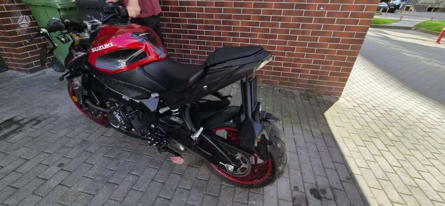 Red Suzuki GSX-S 2026 in Vilnius, with an engine capacity of 1.00 L and mileage of 1 thousand km for 3999 €, photo 6 on AUTOMOTO.COM.LV