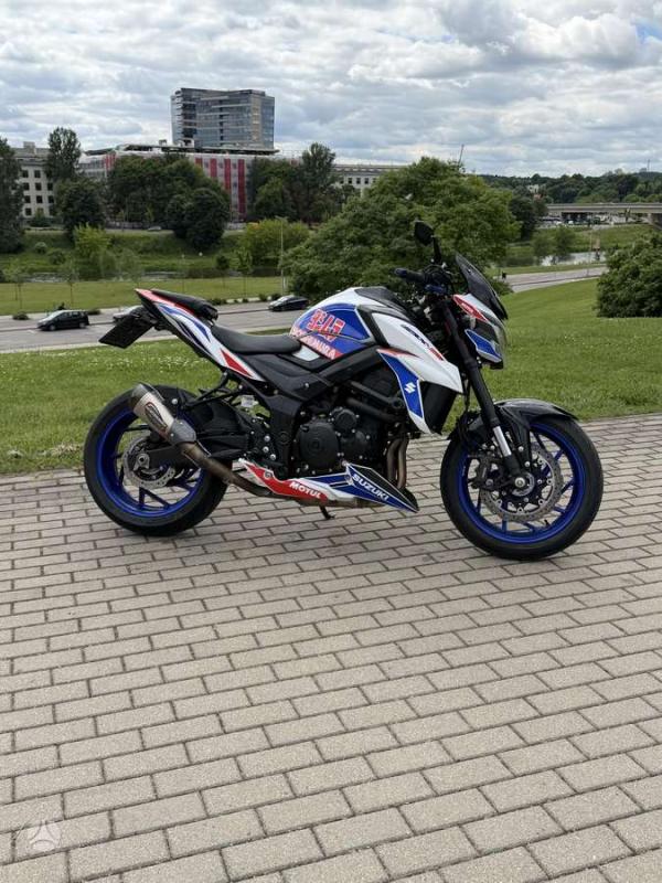 Белый Сузуки GSX-S 2020 в Вильнюс, объемом двигателя 0.75 л и пробегом 16 тыс. км за 6800 €, фото 2 на AUTOMOTO.COM.LV