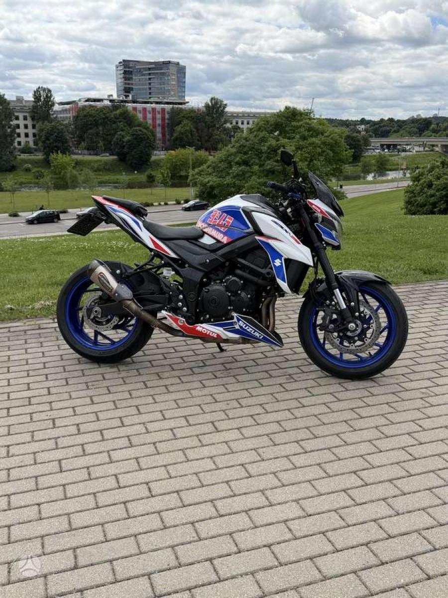 Balts Suzuki GSX-S 2020 Viļņa, ar dzinēja tilpumu 0.75 L un nobraukumu 16 tūkst. km par 6800 €, foto 3 vietnē AUTOMOTO.COM.LV