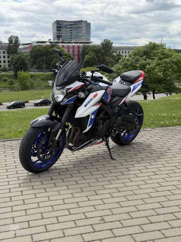 Белый Сузуки GSX-S 2020 в Вильнюс, объемом двигателя 0.75 л и пробегом 16 тыс. км за 6800 €, фото 4 на AUTOMOTO.COM.LV