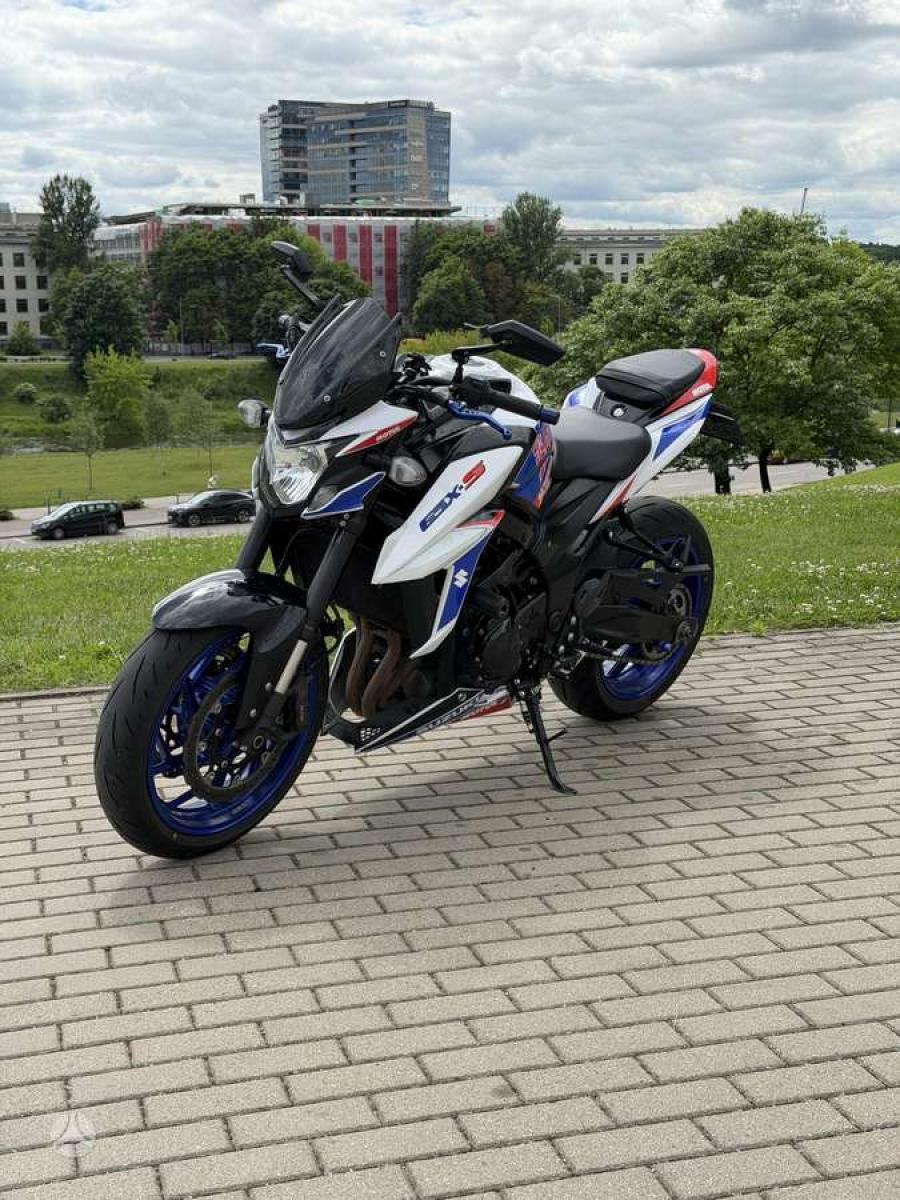 Balts Suzuki GSX-S 2020 Viļņa, ar dzinēja tilpumu 0.75 L un nobraukumu 16 tūkst. km par 6800 €, foto 5 vietnē AUTOMOTO.COM.LV