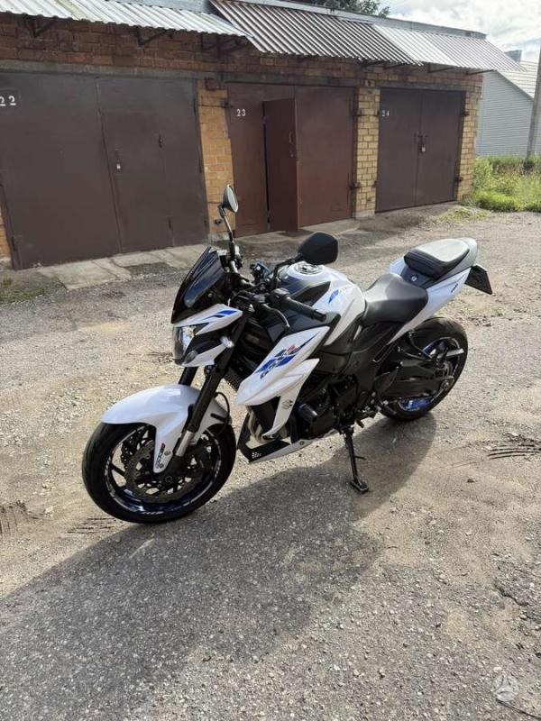 White Suzuki GSX-S 2020 in Alytus, with an engine capacity of 0.75 L and mileage of 17 thousand km for 5800 €, photo 3 on AUTOMOTO.COM.LV