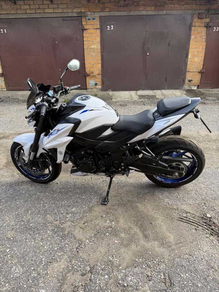 White Suzuki GSX-S 2020 in Alytus, with an engine capacity of 0.75 L and mileage of 17 thousand km for 5800 €, photo 6 on AUTOMOTO.COM.LV
