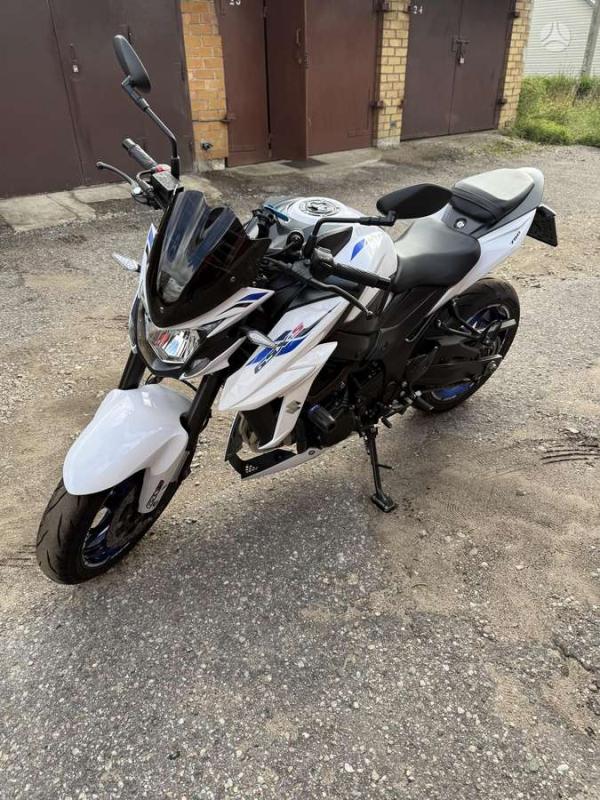 White Suzuki GSX-S 2020 in Alytus, with an engine capacity of 0.75 L and mileage of 17 thousand km for 5800 €, photo 9 on AUTOMOTO.COM.LV