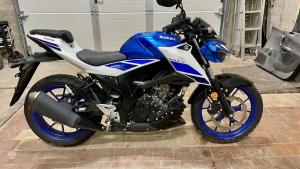 Balts Suzuki GSX-S 2024 Telšiai, ar dzinēja tilpumu 0.13 L un nobraukumu 8 tūkst. km par 2200 €, foto  vietnē AUTOMOTO.COM.LV