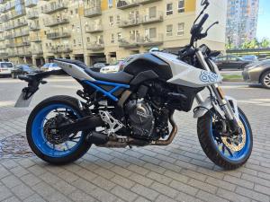Balts Suzuki GSX-S 2024 Viļņa, ar dzinēja tilpumu 0.78 L un nobraukumu 12 tūkst. km par 5700 €, foto  vietnē AUTOMOTO.COM.LV