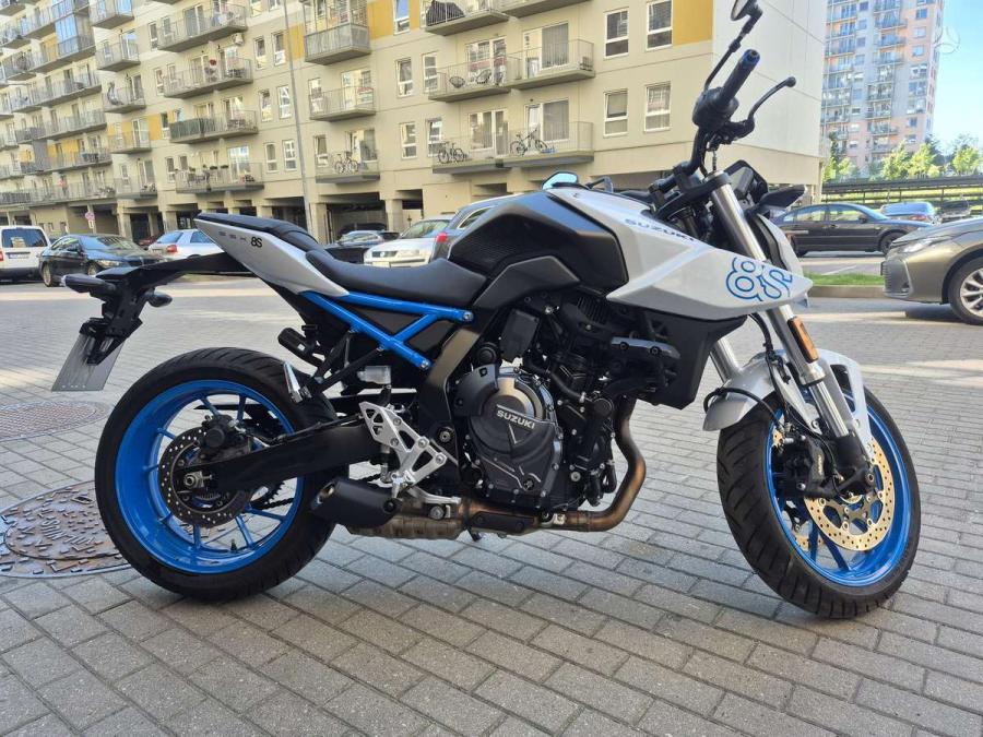 Balts Suzuki GSX-S 2024 Viļņa, ar dzinēja tilpumu 0.78 L un nobraukumu 12 tūkst. km par 5700 €, foto 1 vietnē AUTOMOTO.COM.LV