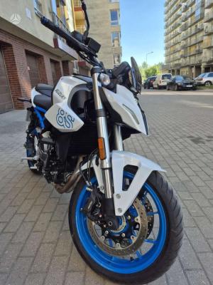 Balts Suzuki GSX-S 2024 Viļņa, ar dzinēja tilpumu 0.78 L un nobraukumu 12 tūkst. km par 5700 €, foto 3 vietnē AUTOMOTO.COM.LV