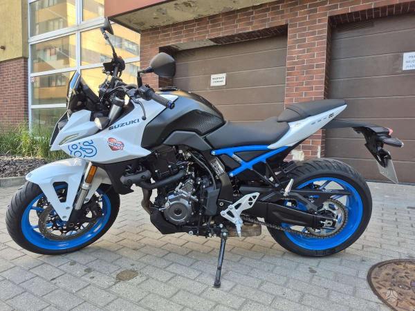Белый Сузуки GSX-S 2024 в Вильнюс, объемом двигателя 0.78 л и пробегом 12 тыс. км за 5700 €, фото 4 на AUTOMOTO.COM.LV